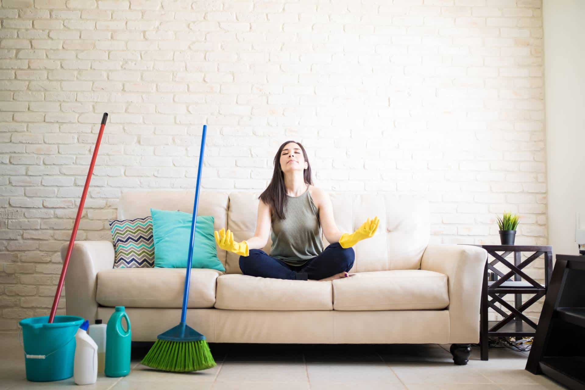 How to Do Emotional Spring-Cleaning and Declutter the Junk Thoughts in ...